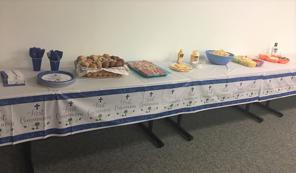 Hosting a First Holy Communion Party with a Cupcake Rosary - My ...